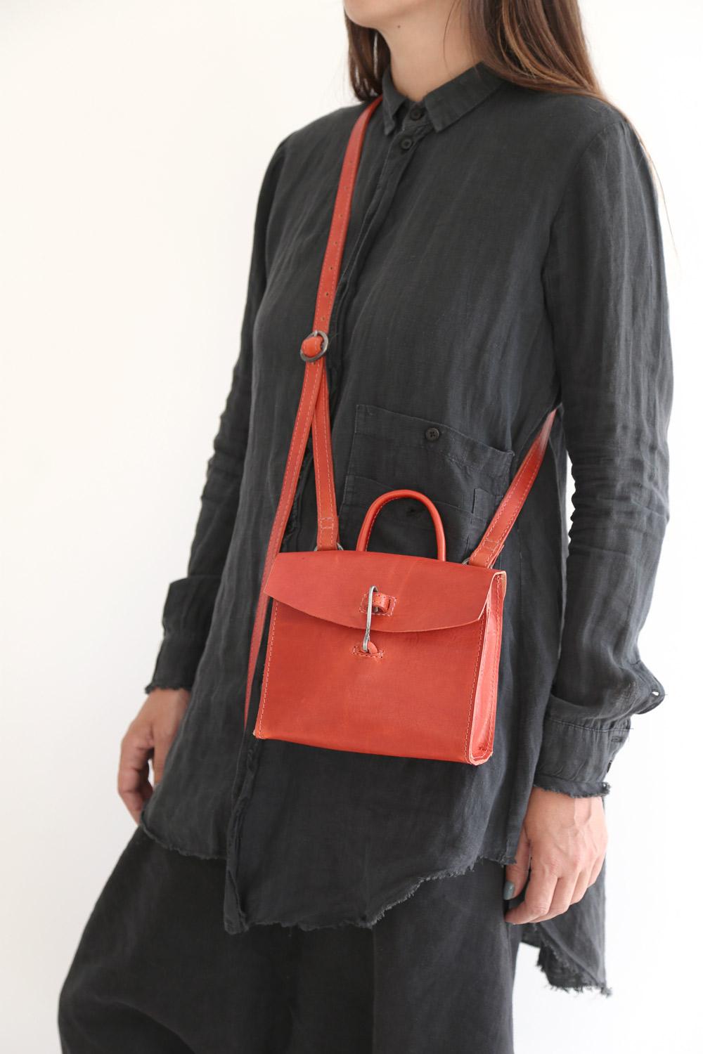 Doctor Mini Hand Dyed Red - Tagliovivo | Artisanal Leather Bags